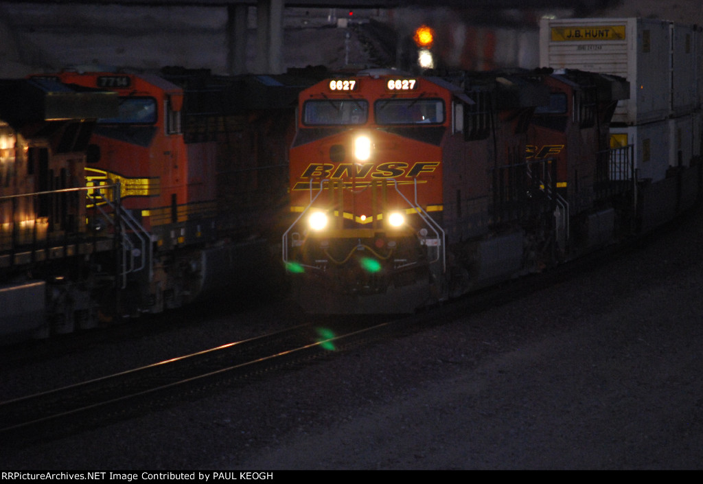 BNSF 6627 turns her 75 volt headlights back to Bright (Were On Dim) as a eastbound Z passes her ...